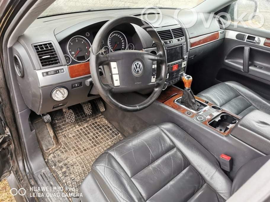 7L6853678A Volkswagen Touareg I Grille calandre supérieure de pare