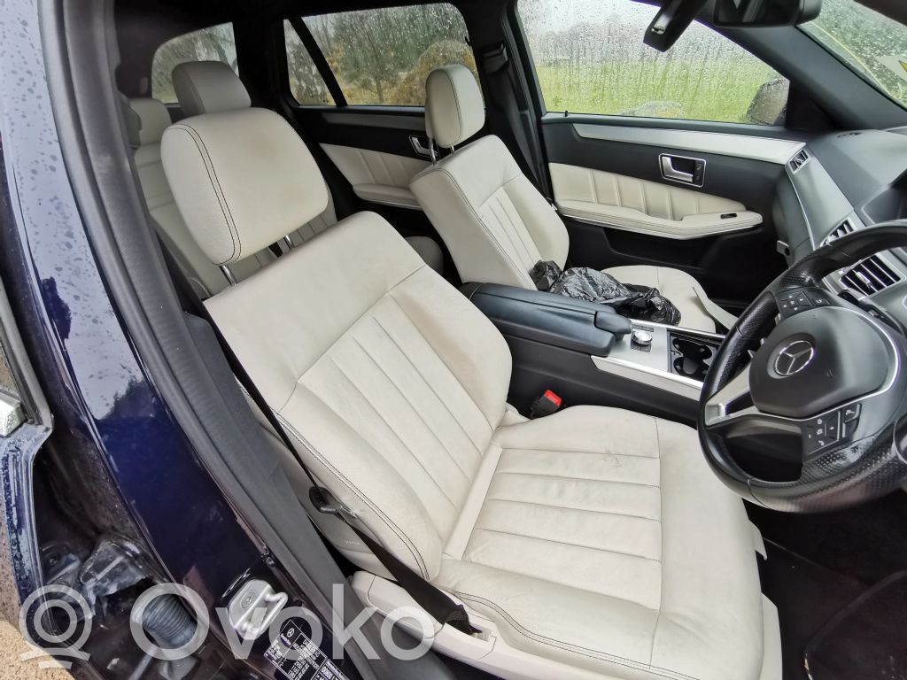 A2128303354 Mercedes-Benz E W212 Garniture, panneau de grille d ...