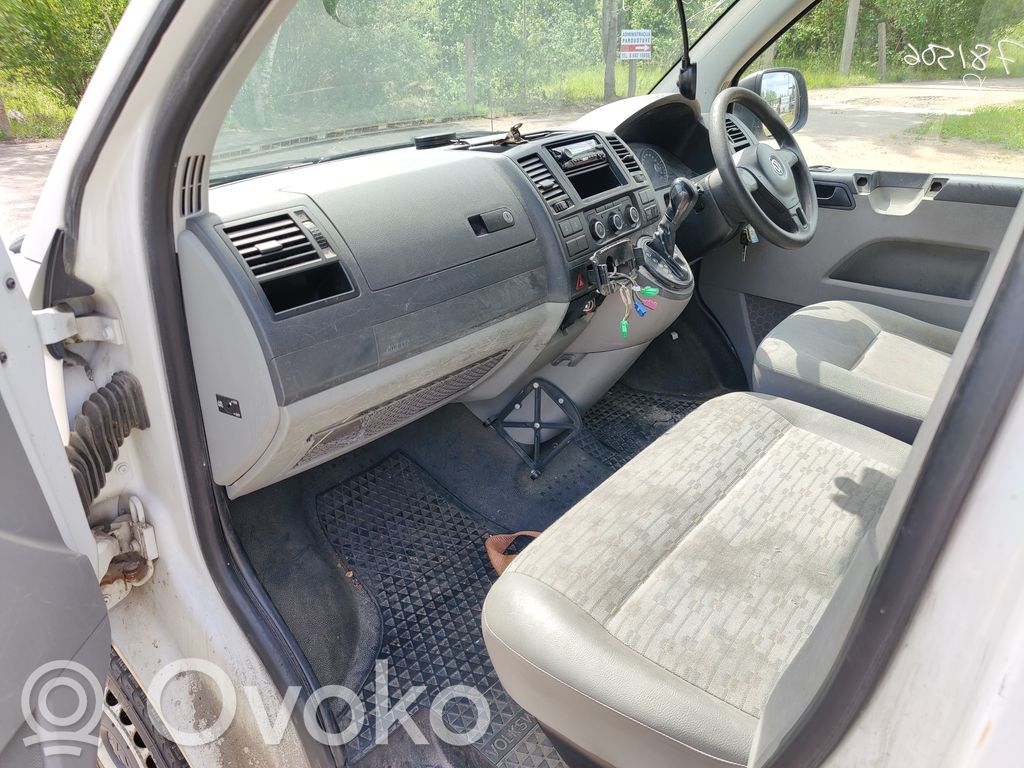 RAG82696 Volkswagen Transporter - Caravelle T5 Center/middle under tray ...