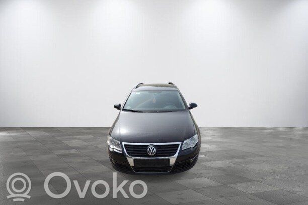 Volkswagen PASSAT B6 Parcel shelf, €57.89 | RRR