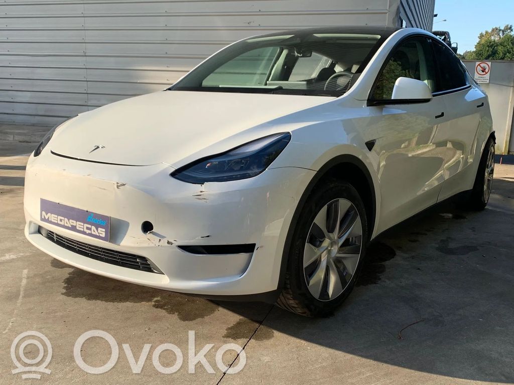 160845400B Tesla Model Y Priekšpusē bampera sastiprinājums, 178,60 € | RRR