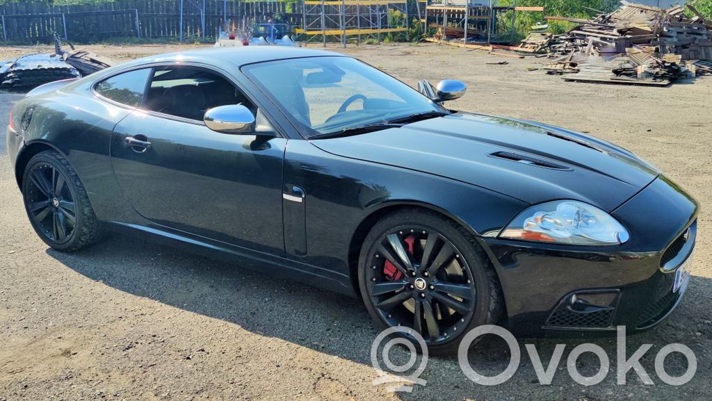 C2P24286 Jaguar XK - XKR Tuyau de liquide de refroidissement moteur, 22 ...