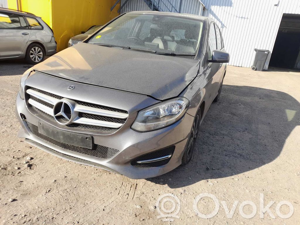 Mercedes-Benz B W246 W242 Moottorin vesijäähdytyksen putki/letku, 8,00 € | OVOKO
