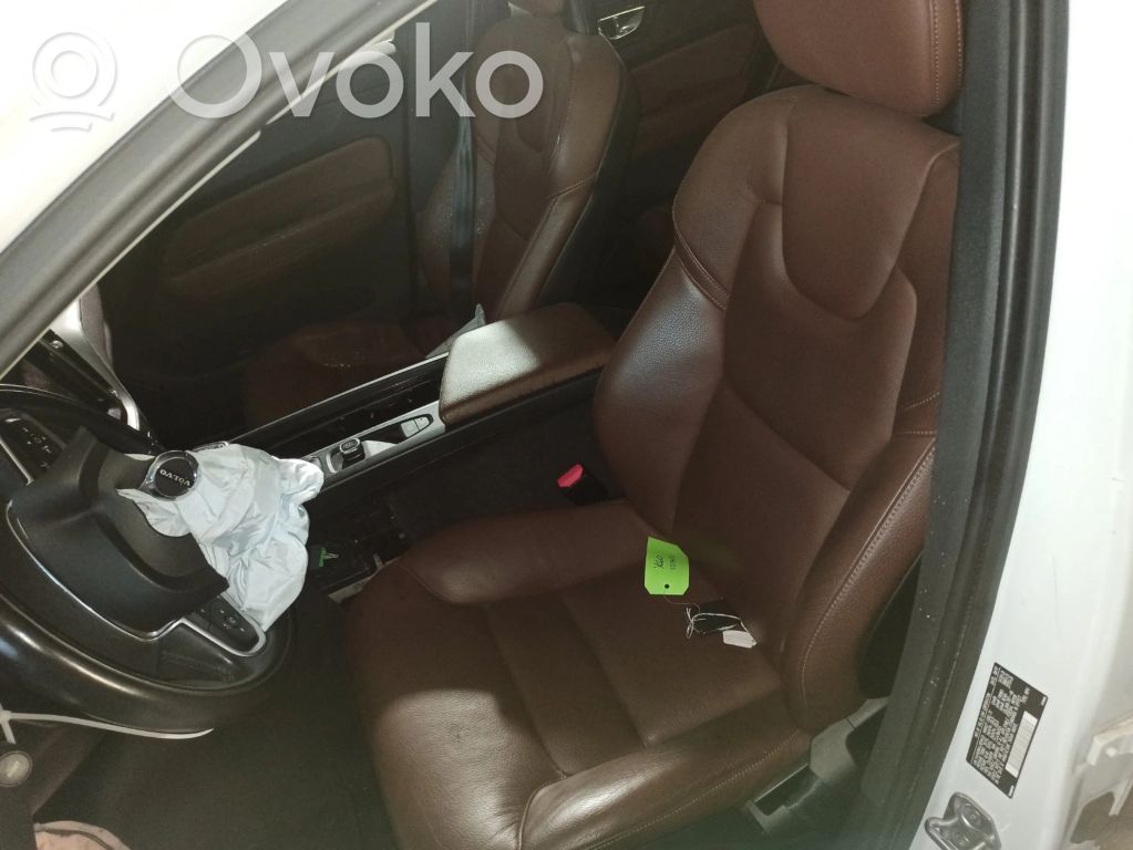 31407982 Volvo XC60 Front bumper splitter molding, 42.00 € | RRR