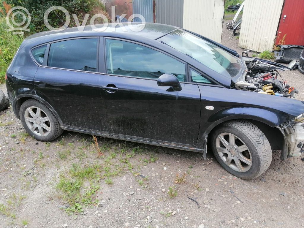 Seat Leon (1P) Gear lever shifter trim leather/knob, €15.00 | RRR