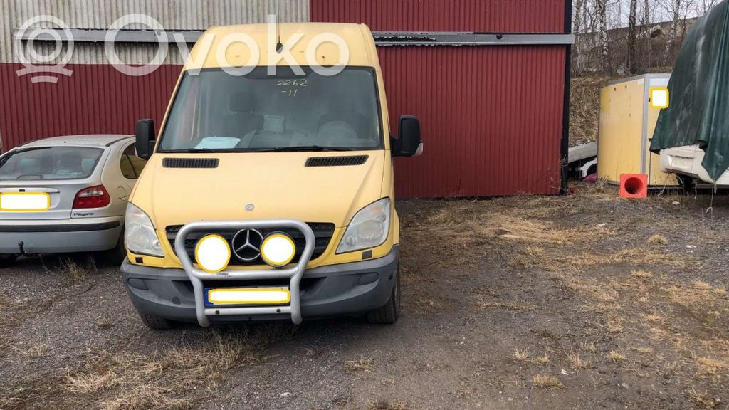 9067400237 Mercedes-Benz Sprinter W906 Charnière inférieure de porte ...