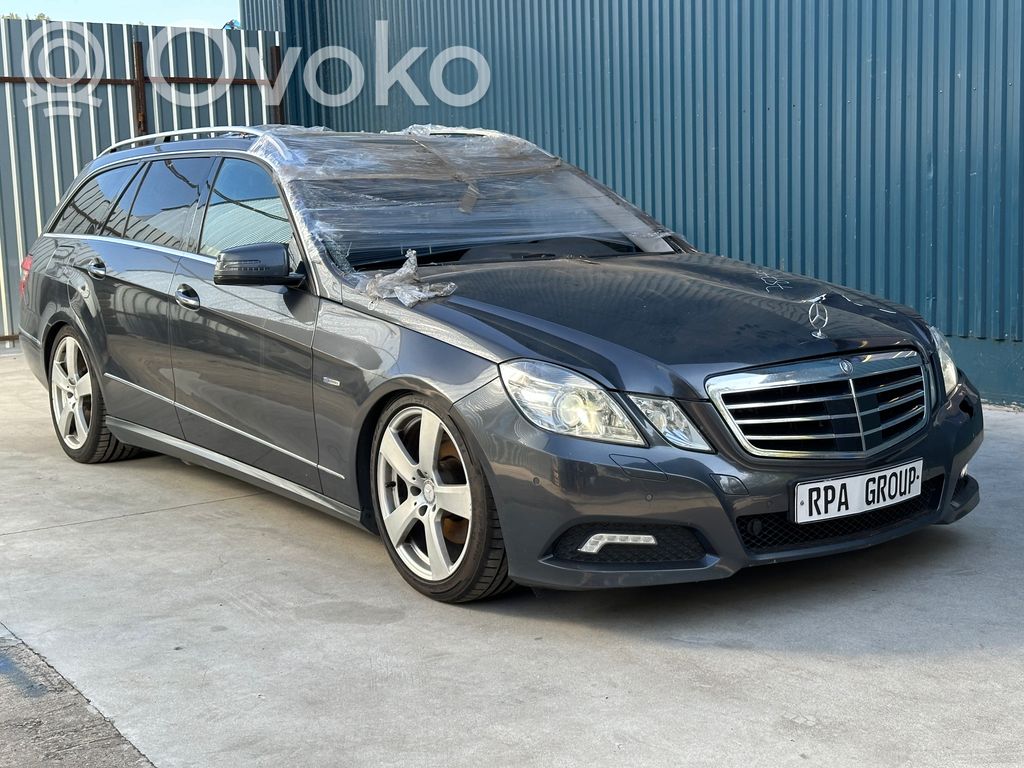 2126800407 Mercedes-Benz E W212 Garniture d'extrémité latérale du ...