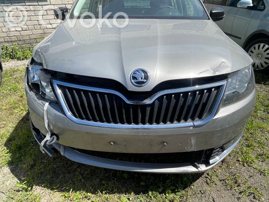 5N0839167B Skoda Rapid (NH) Front door handle cover, €11.00 | RRR