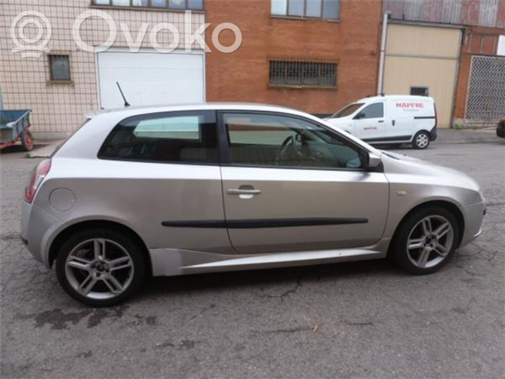 Fiat Stilo Lève-vitre électrique de porte avant, 40,00 € | OVOKO