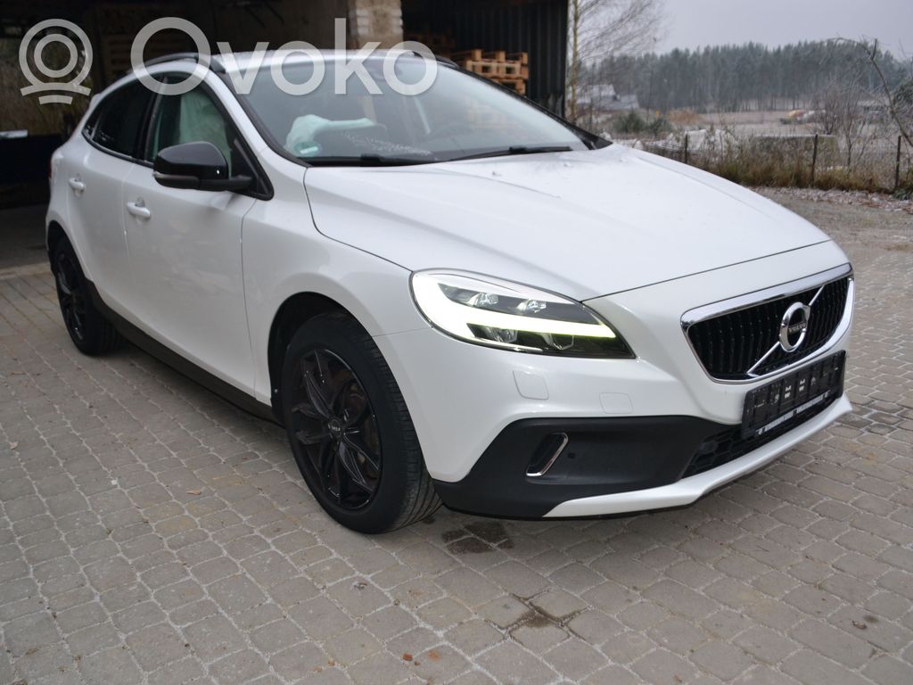 Volvo V40 Cross country Pare-chocs, 282,35 € | OVOKO