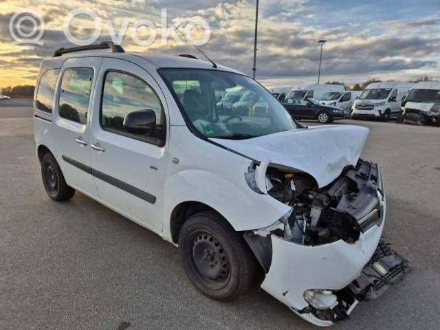 682603385R Renault Kangoo II Radio/GPS head unit trim, €40.00 | RRR