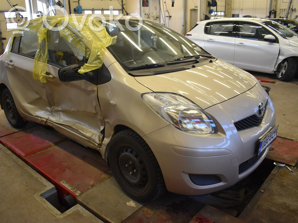 753110D030 Toyota Yaris Front bumper corner part panel trim, €20.00 | RRR