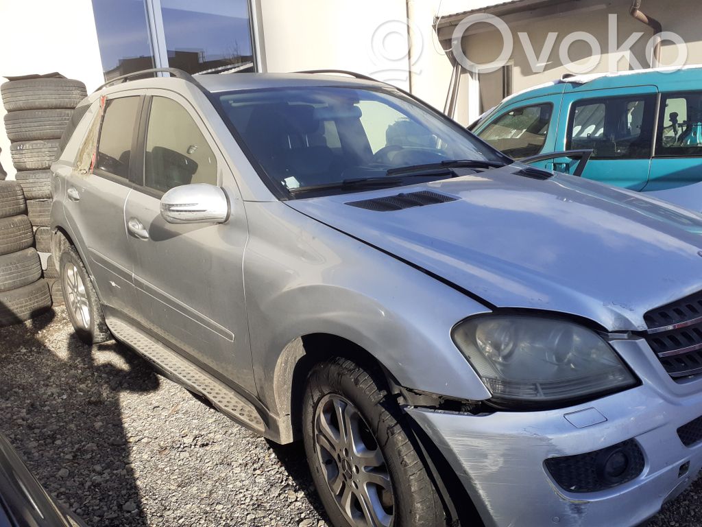 A1648301954 Mercedes-Benz ML W164 Garniture, panneau de grille d'aération latérale, 10.00 € | OVOKO