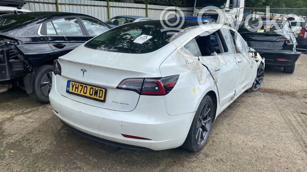 104448500A Tesla Model 3 Front anti-roll bar/sway bar, 67.00 € | RRR