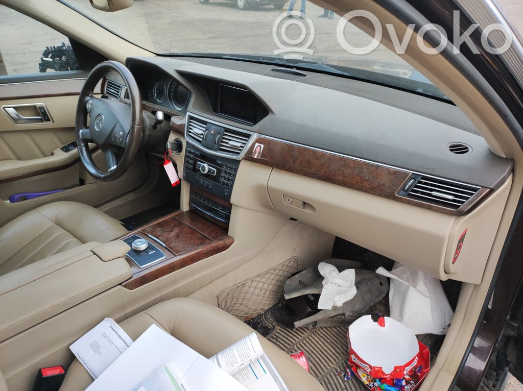 TRA34888 Mercedes-Benz E W212 Grille calandre supérieure de pare-chocs ...