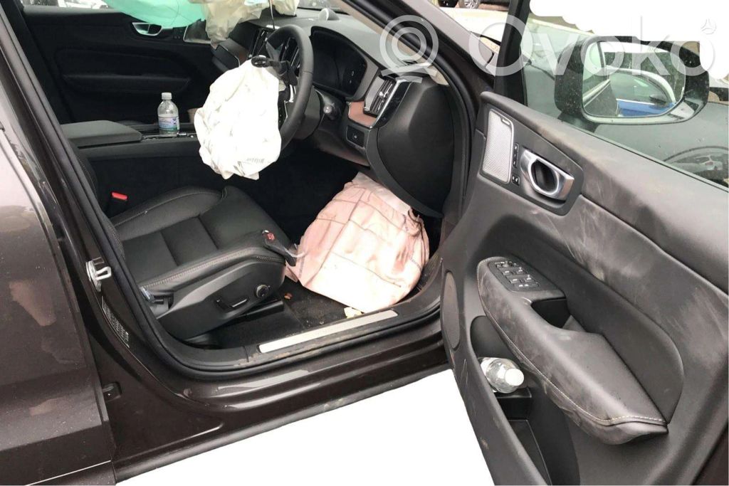 31368673 Volvo XC60 Engine coolant pipe/hose, 20.00 € | RRR