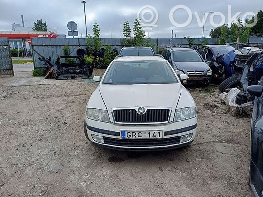 vp4shx13k046ba Skoda Octavia Mk2 (1Z) Phare frontale, 50,00 € | OVOKO