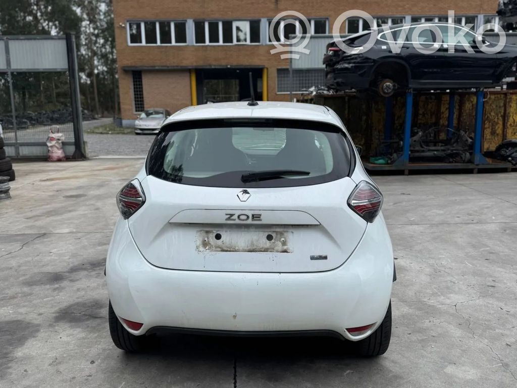 969355143R Renault Zoe Radio/GPS head unit trim, €45.00 | RRR